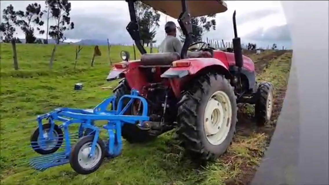 Arrancadora papas (Tractor pequeño) - Ducom